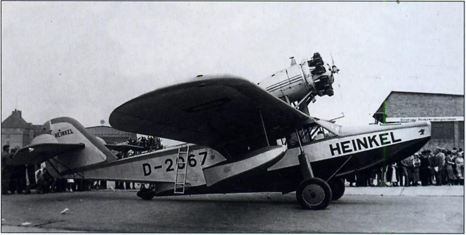 He 57 Heron yang dibangun kembali dengan roda belakang dan permukaan vertikal penstabil tambahan yang dipasang pada stabilizer. Foto ini diambil pada 2 Agustus 1931 di Warnemünde selama pameran penerbangan.