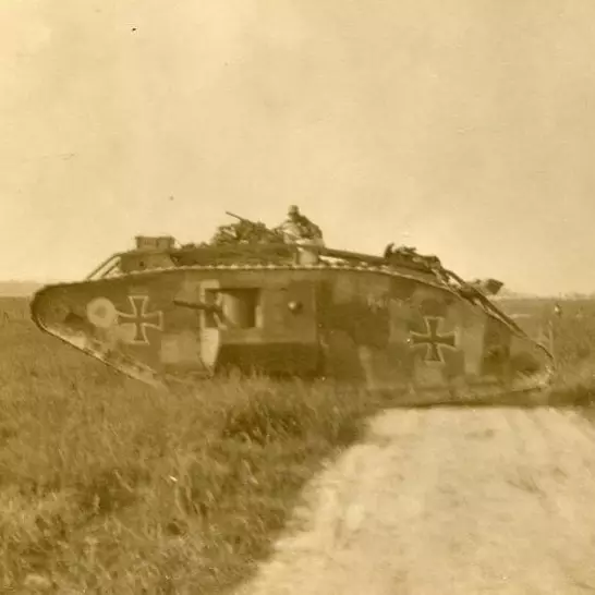 Presumiblemente el tanque de Heinz no 207 '. En el techo es conveniente para un artillero.