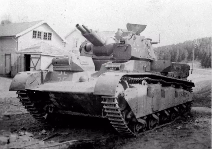 Panzerkampfwagen Neubaufahrzeug（字母。新建筑的坦克），有30多岁的特征多重。 “Neubaofartzoyagov”只建造了五个，实际上是一系列小系列的原型坦克，她在哪个坦克，她研究过碰撞。与Sturmpanzerwagen Oberschlesien的具体相似性非常明显