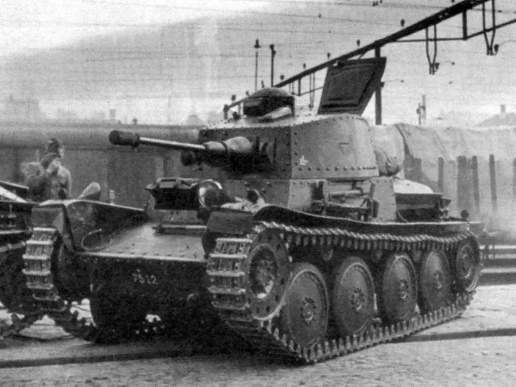 Tank los ntawm thawj tank platoon ua thaum ntxov xyoo 1940