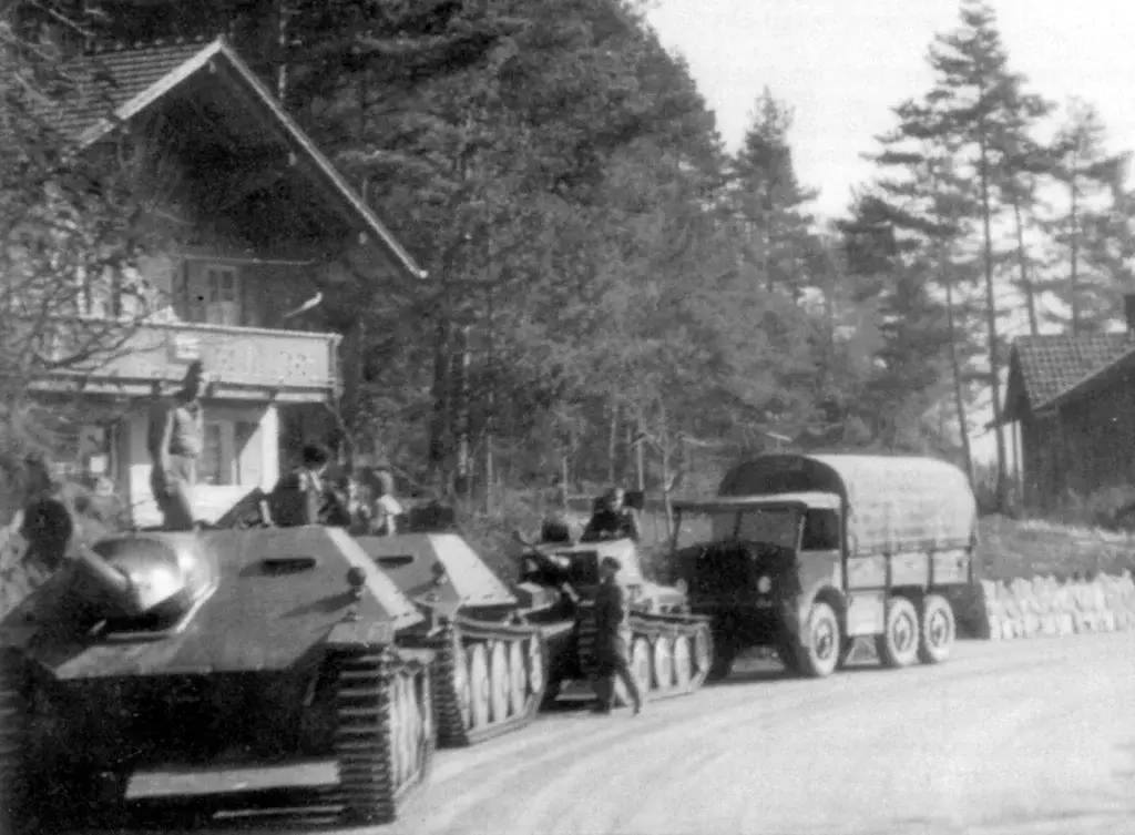 Panzerwagen 39 na karijeri zalaska sunca, u društvu G-13