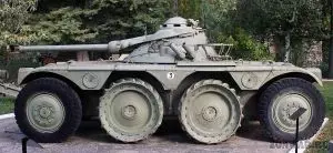 Předchůdce EBR-75