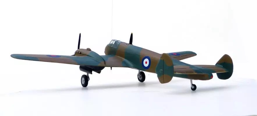 Izkušeni težki borec Gloster F.9 / 37. Združeno kraljestvo