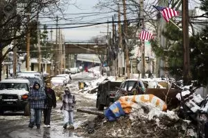 De ce sunt americanii culcați în pat în pantofi sau au uitat să întoarcă Vârcolacul la tarabă?