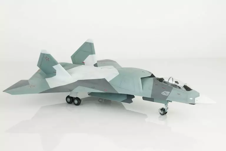 전설적인 MIG-31에 대한 상속인. 유망한 러시아 인터셉터 MIG-41처럼 보일 것입니까?
