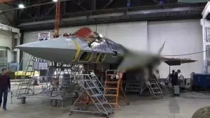 I-SU-57 Fighter yashaqeka ngoDisemba 24th. Kwakuyimoto yokuqala ye-serial, eyayihlelelwe ukudlulisa amasosha ngoDisemba 27.