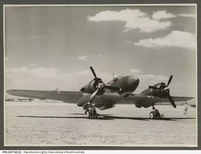 O le au masani a le Commonwealth (CAC) CA-4 Wackett Bomber / CA-11 Woomera na feinu i le aufomomomu. Ausetalia Vaega 1
