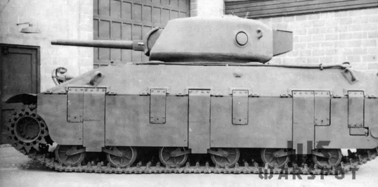 Ang tanke ay naging mas mababa nang mas mababa kaysa sa Medium Tank M4. Ang kabuuang taas ng T14 ay nasa ilalim lamang ng 2.5 m