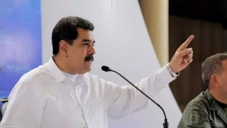 Staatsstreech a Venezuela: Maduro forcéiert ze wielen tëscht kapituléieren a Krich mat den USA