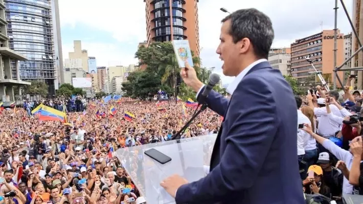 Fanonganam-panjakana tany Venezoelà: noteren'i Maduro hifidy na hitolo-batana na hiady amin'i Etazonia twitter.com / Juan Guaidó