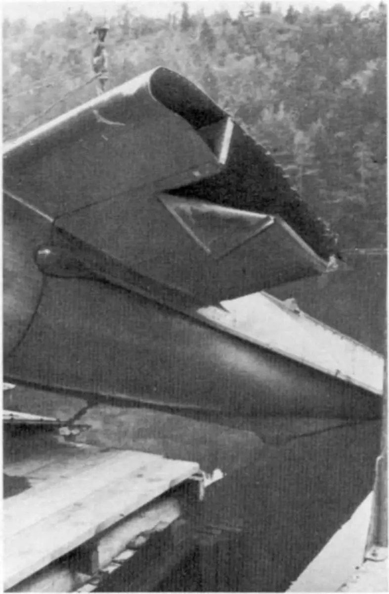 Ib tus neeg German siv Focke-Wulf Ta 154 tus dav hlau hnyav. Ntu 1. Cockpit xeem