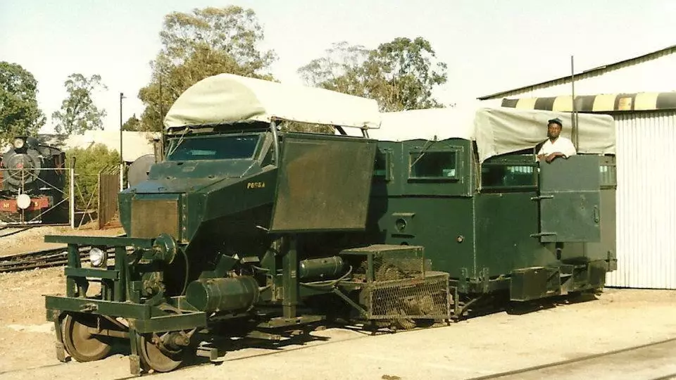 Cougar Mapap in der Eisenbahnoption mit einer gepanzerten Plattform
