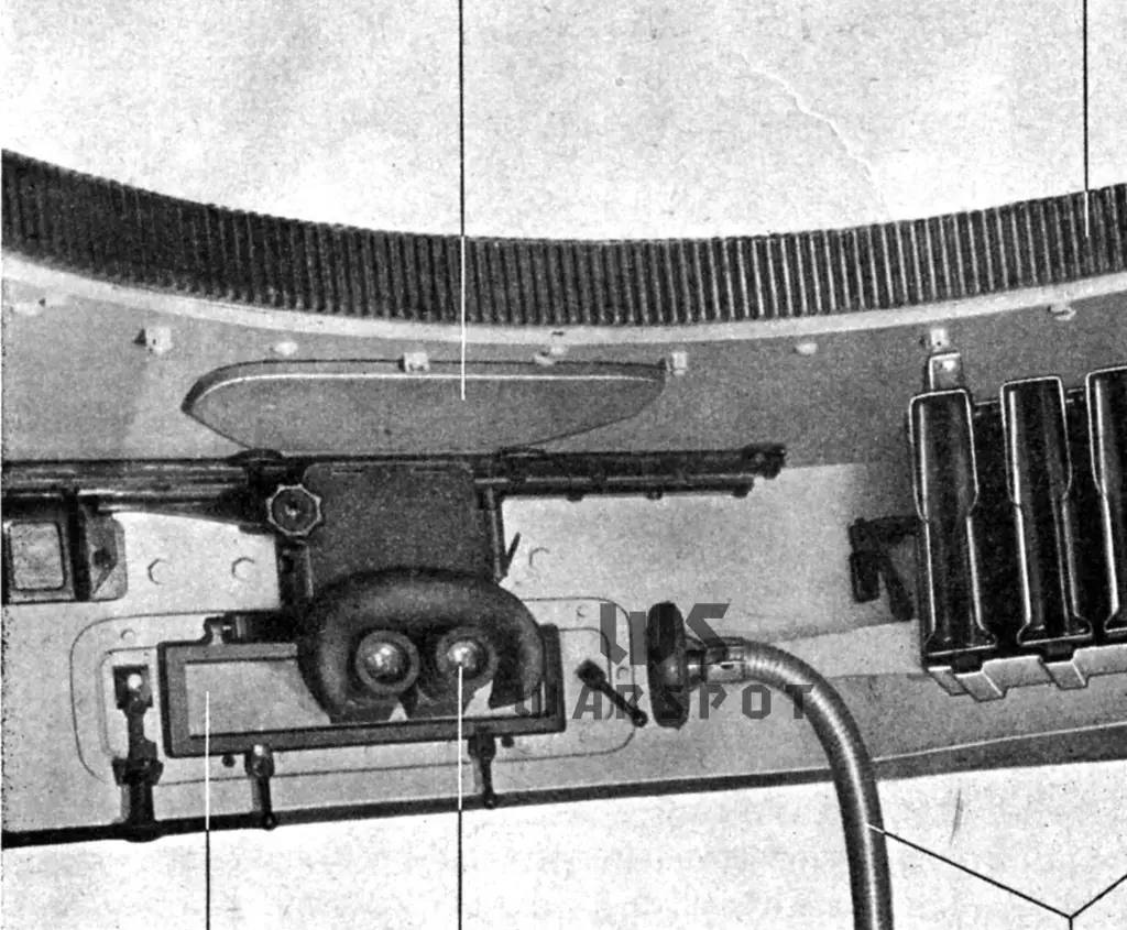 Pz.Kpfw.IIには、ドイツの戦車の特徴の1つである、ドライバー用の「戦闘運転」装置が搭載されています。