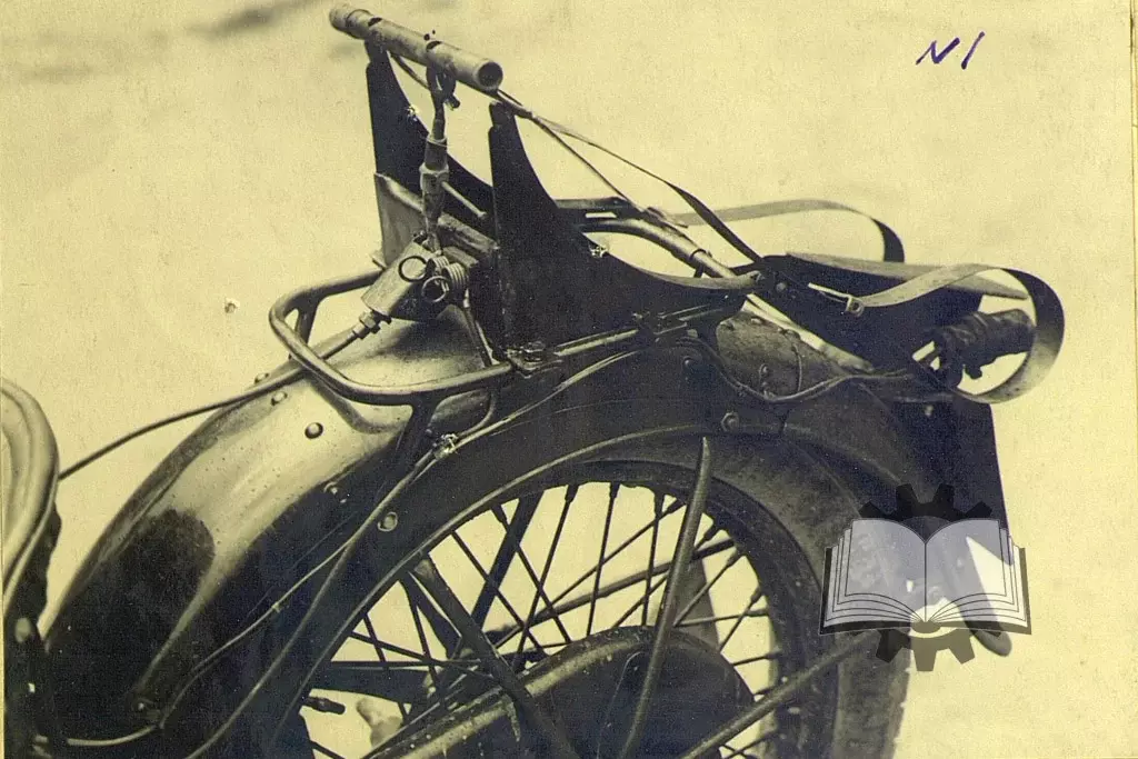 Dari sudut pandang desain Nati, pengikatan sepeda motor dari checker dengan tangki bersatu