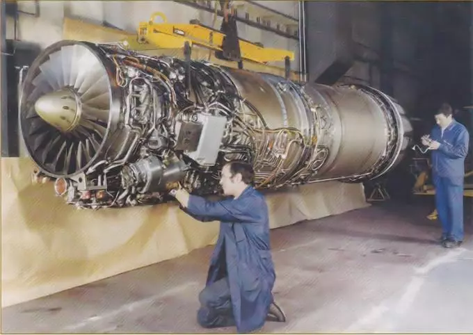 SNECMA M53 엔진. Dassault의 3기 항공기 프로젝트를 위한 발전소로 사용하기 위해 개발이 시작되었습니다. 궁극적으로 M53은 Mirage 2000 전투기의 표준 엔진이 되었습니다.