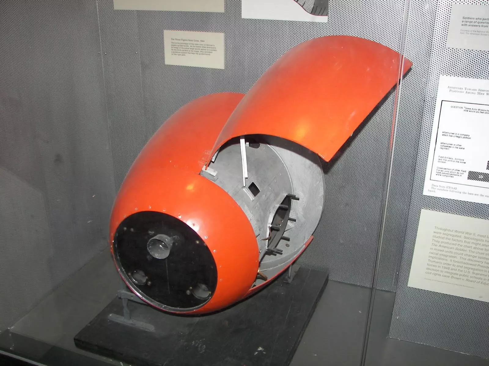 Prototype af hovedet på den pigeon-inspirerede bombe i museet