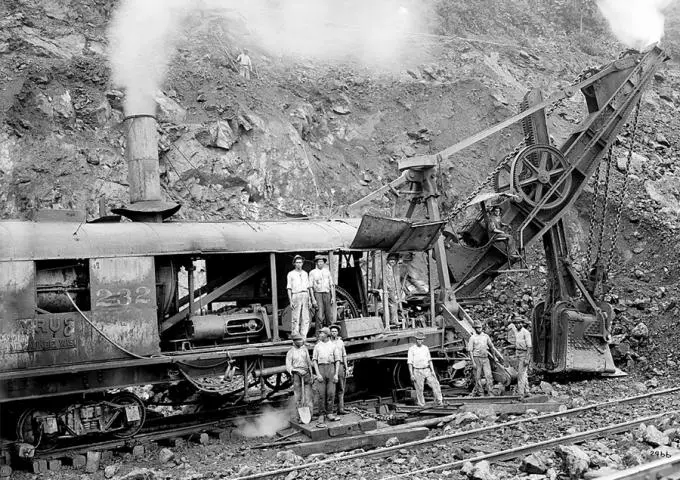 Steam shovel for the Soviet proletariat