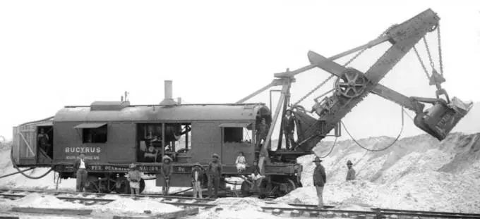 Steam shovel for the Soviet proletariat