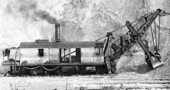 Steam shovel for the Soviet proletariat