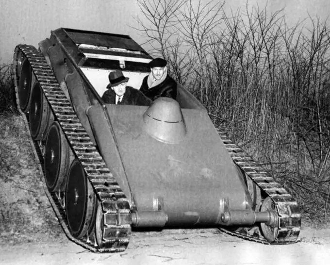 Christie Airborne Tank M1937, que se amosou en Francia en marzo de 1938