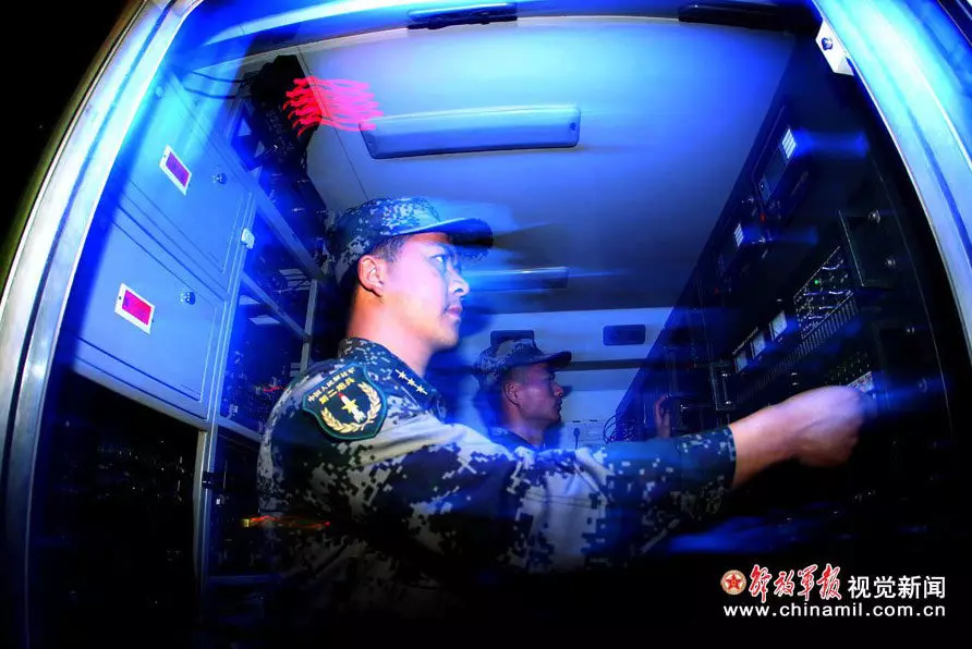 Déi Top China Rakéite Brigade weist säi Kampf Arsenal, oder Pershingi - 2 op Chinesesch.