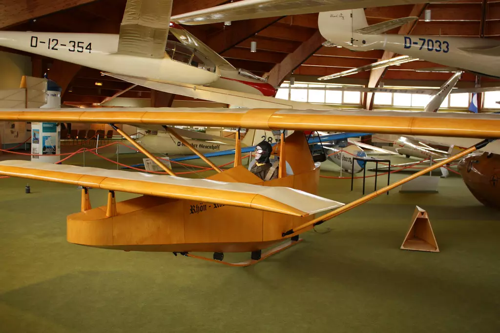 Dr. Alexander M. Lippisch und seine schwanzlosen Flugzeuge