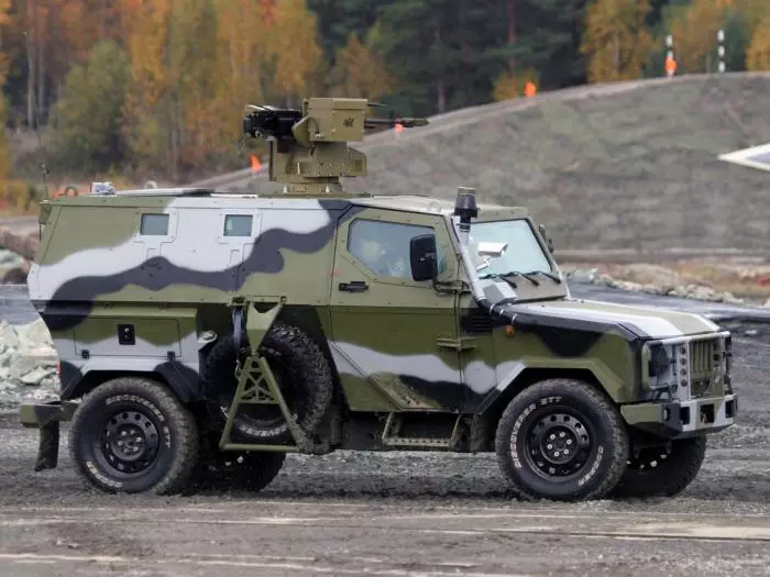 Rusia jawaban hummer: apa itu SUV lapis baja baru ...