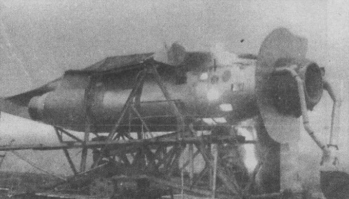 Pengebom torpedo pengintai kapal terbang Be-10. USSR