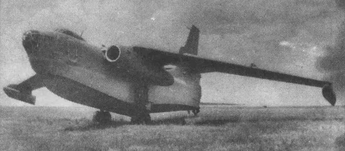 Pengebom torpedo pengintai kapal terbang Be-10. USSR