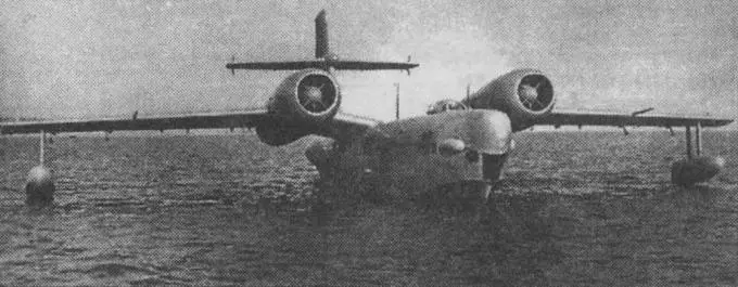 Izviđački torpedni bombarder letećeg čamca Be-10. SSSR -a