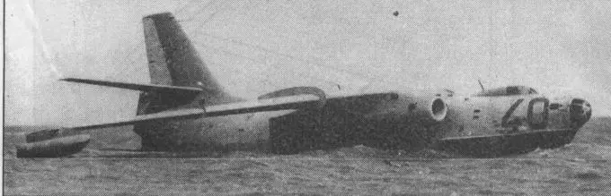 Izviđački torpedni bombarder letećeg čamca Be-10. SSSR -a