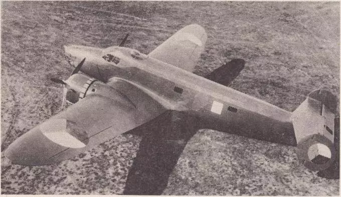 Sperta meza bombisto kaj gvata aviadilo Aero A-300. Ĉe Czechoslovakio Parto 1