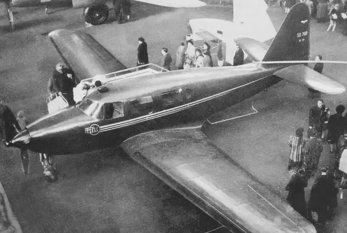 Tvíblettur. Lockheed Vega Model 2 Starliner og SNCASO SO.7010 Pégase