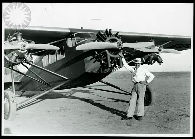 L. Morton Bach e os seus avións