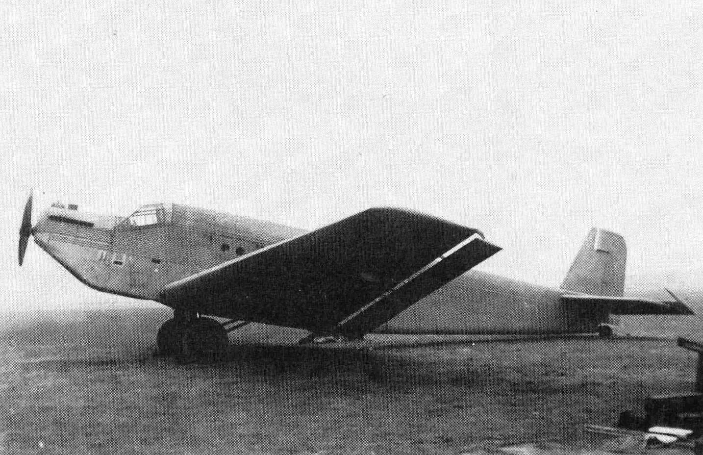 ម៉ាស៊ីនតែមួយ Junkers Ju 52. ផ្នែកទី ១