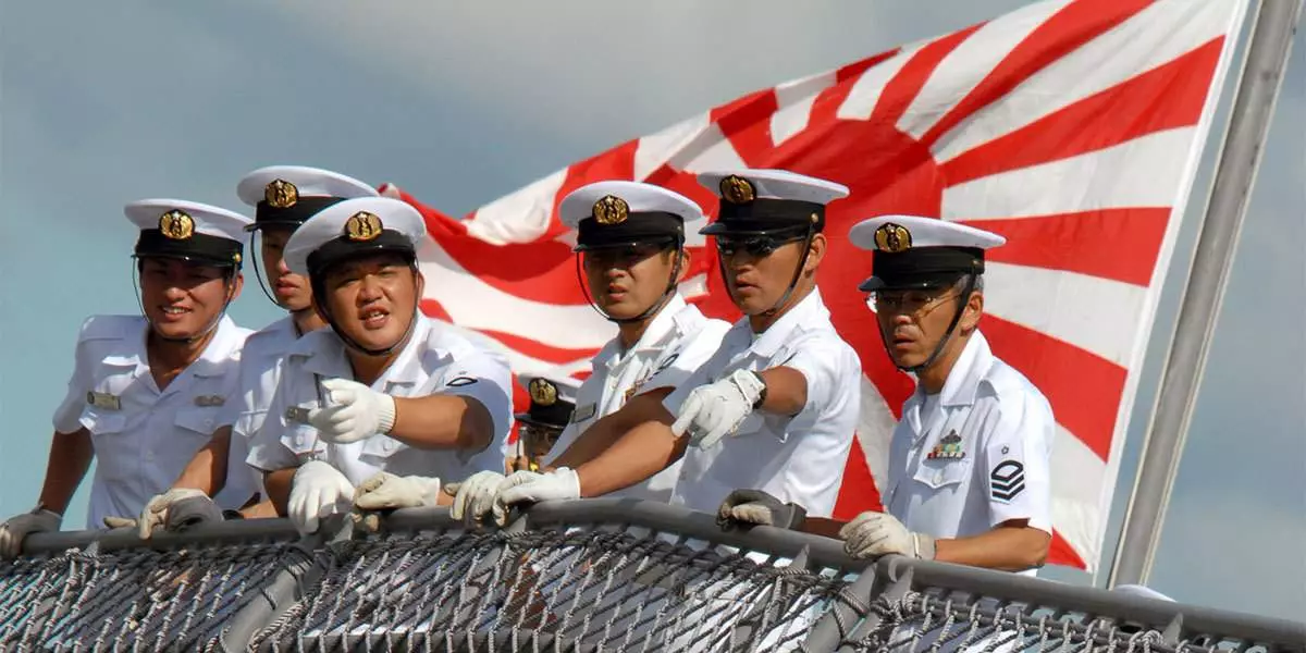 Sakura e áncoras: insignia de capataces e mariñeiros do Imperio xaponés