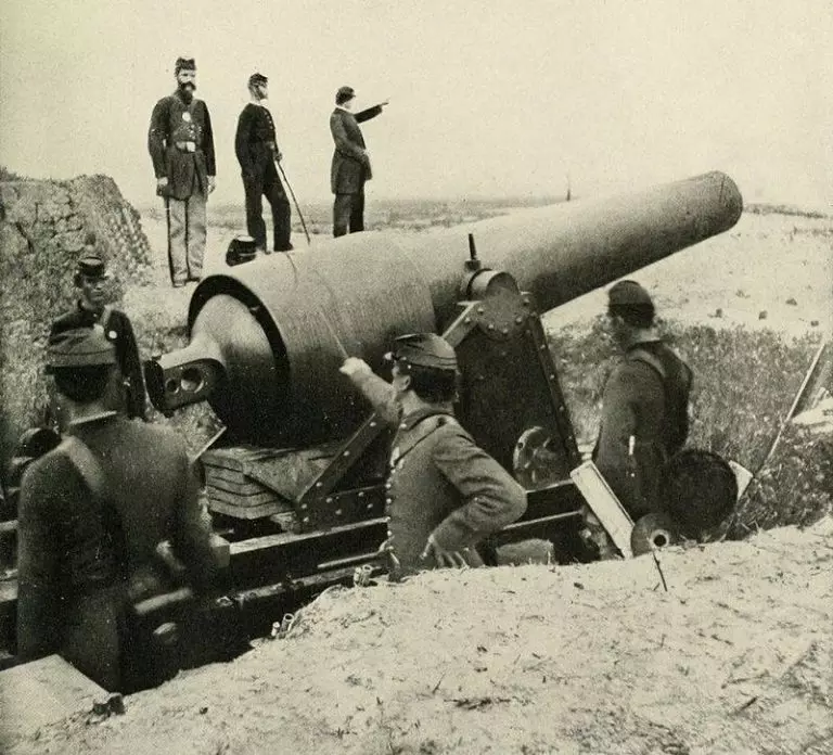 Battery Fort Chatfield (Morris Island), ar suiteáladh an gunna Pertrta, 1864