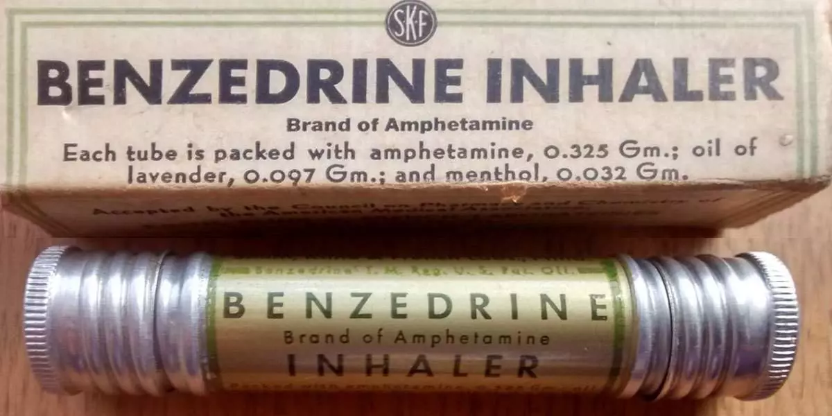 Armeijan inhalaattori Benzedriinin kanssa. 325 mg amfetamiinia - sama kuin 65 tablettia