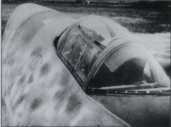 La komenco de la epoko de jetaj militaviadiloj. La unua flugo de la prototipo Me 262 V-3