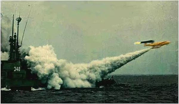 Allveelaev USS Cusk koos raketiga