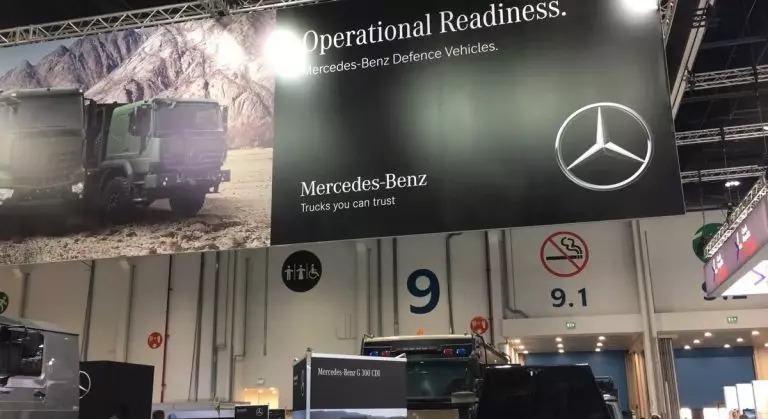 Banners över bänken Mercedes-Benz. Författare: abseona. Bildkälla: YouTube.com