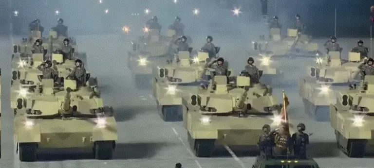 平壌での軍事パレードのフレーム。イメージソース：YouTube.com