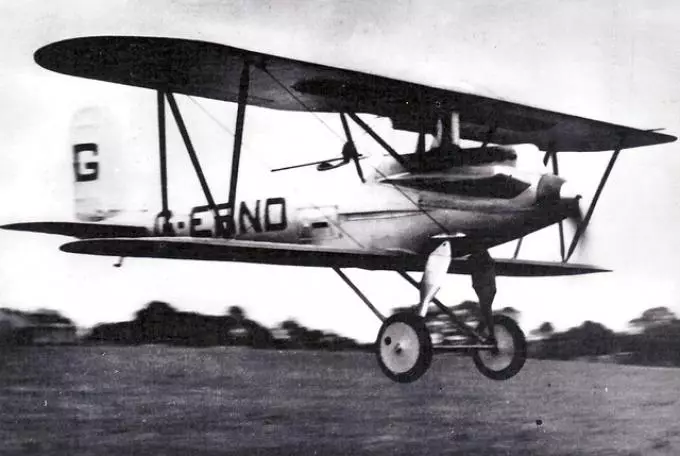 Loitadores de especificación F.9 / 26. Loitador experimentado Avro 566 Avenger. Reino Unido