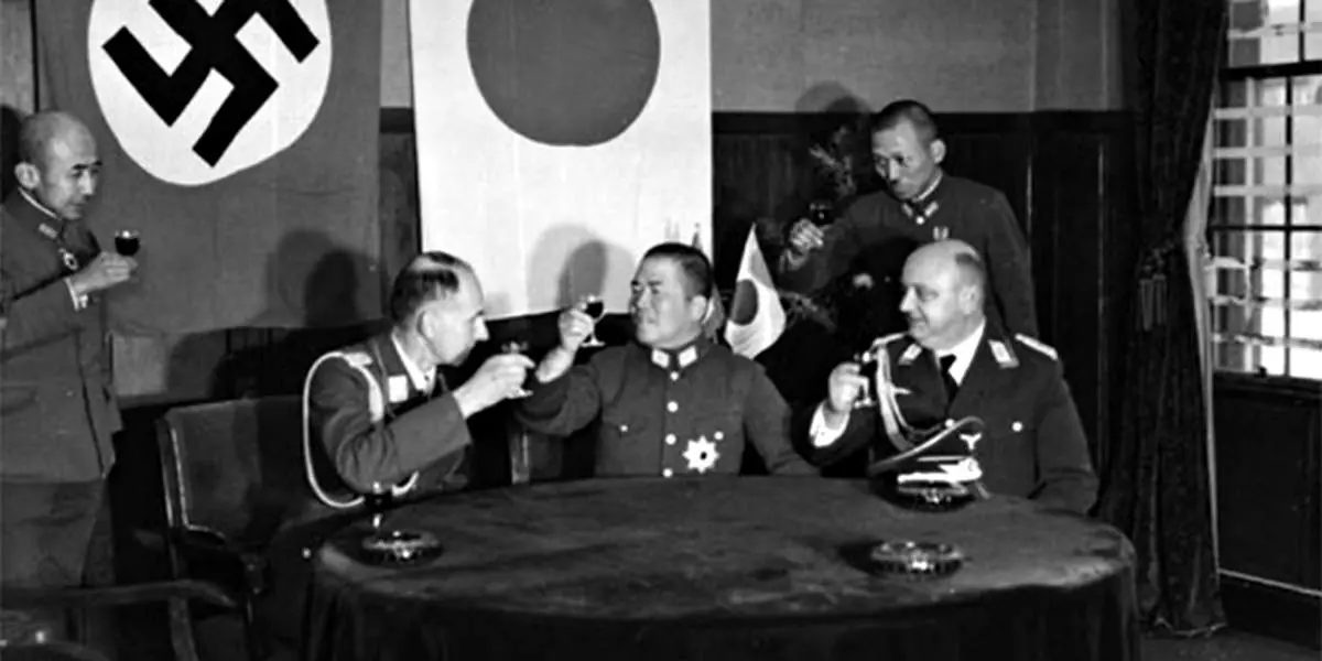 Hondsdolheid in de Reichskanzlei, of hoe de Japanners Hitler erin luisden