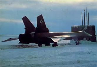 Reabastecendo MiG-31 de um submarino.