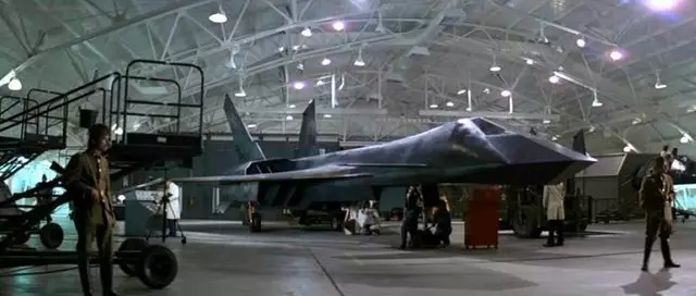 MiG-31 em um hangar de teste.