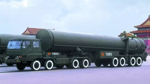 Peluncur seluler ICBM DF-31. Foto www.militaryparitet.com