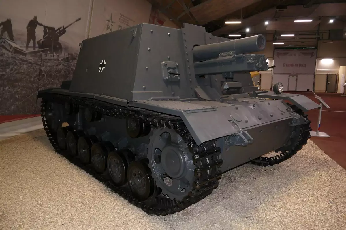 A Stug III jelenlegi nézete a parkból