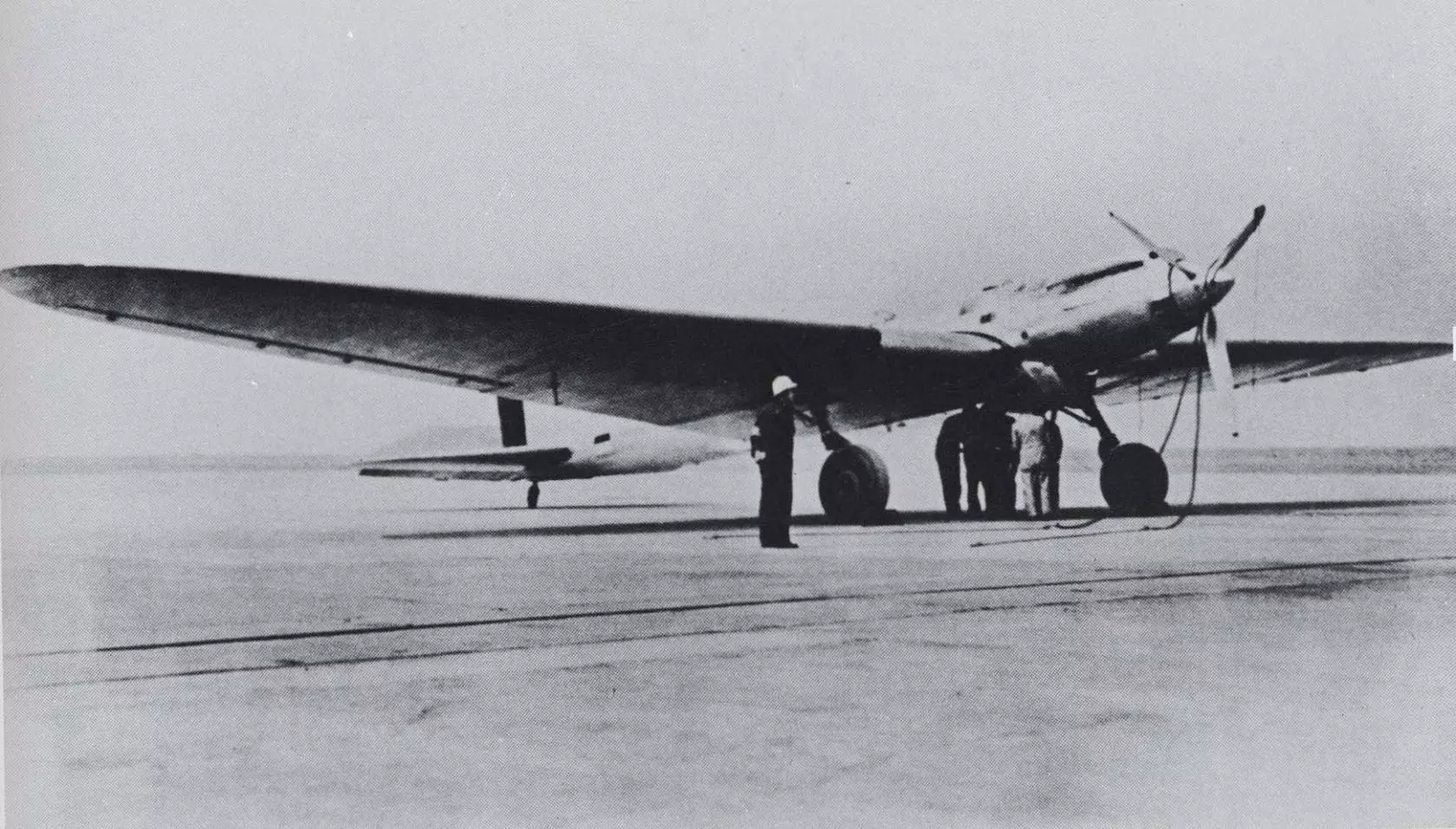 Bíbor szárny vagy ANT-25 japánul. Gasuden Koken (航 研 機). Japán