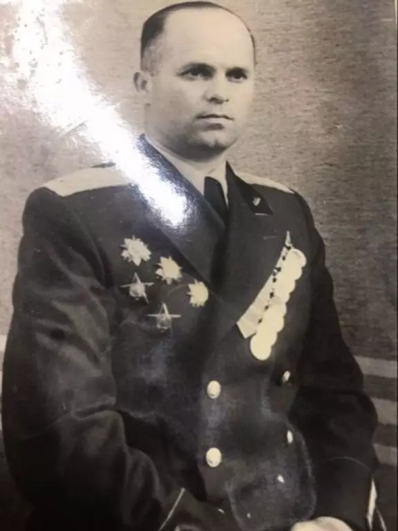 Injiniya Colonel Aronovich, wolemba yekhayo wodziwika wazowunika